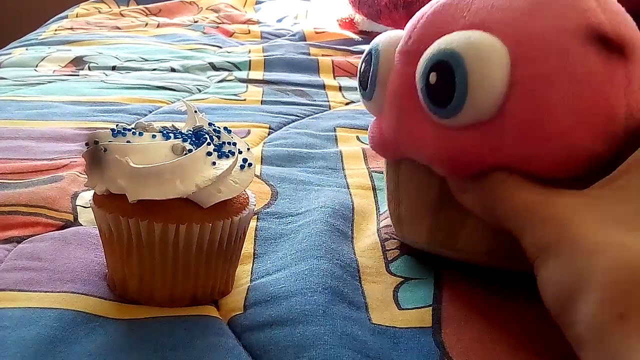 Cupcake is now a cannibal. - YouTube