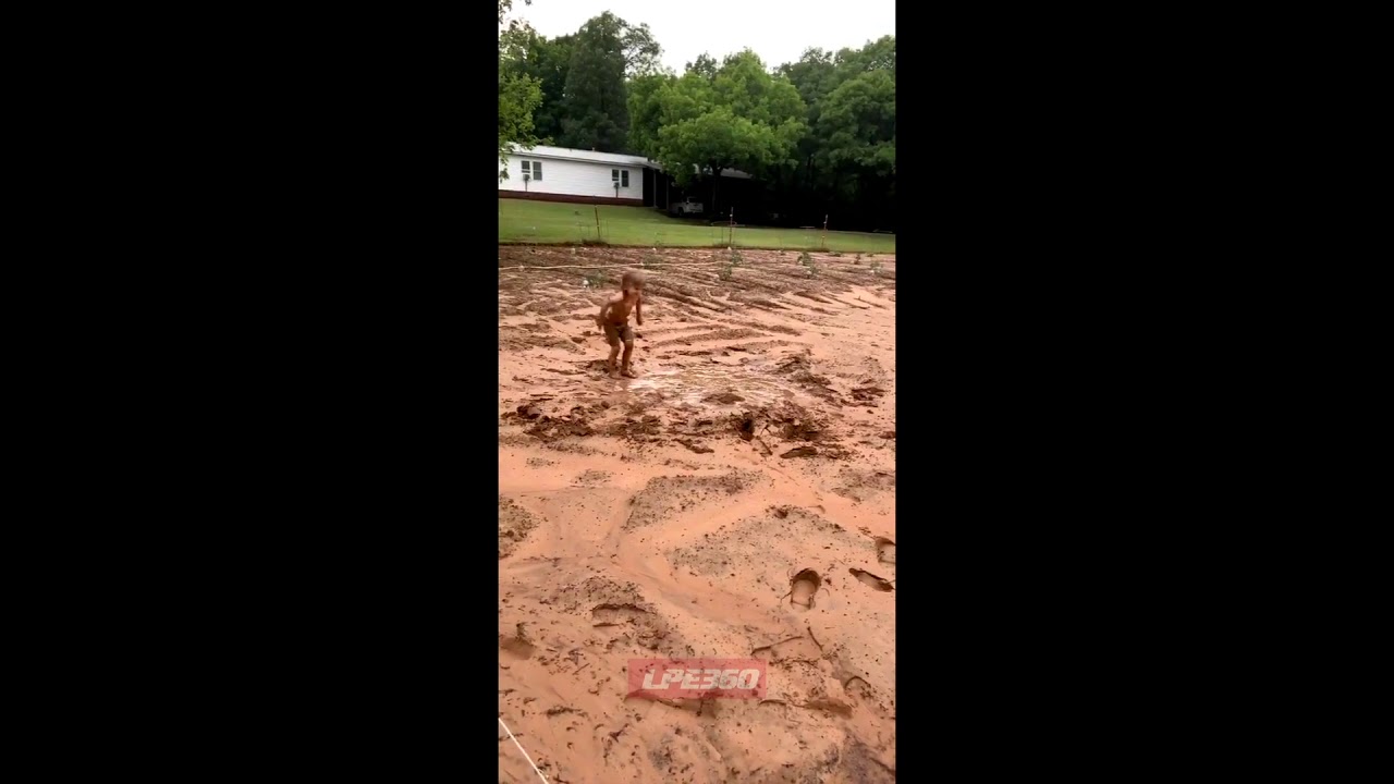 Little girl jumps into mud - YouTube