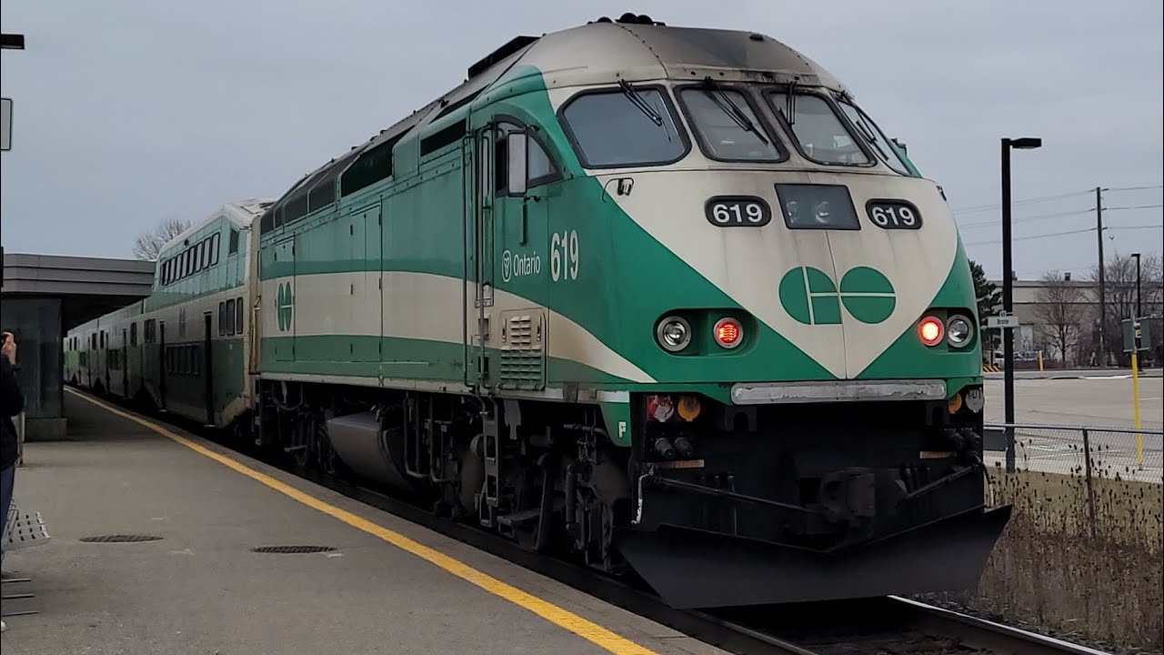 GO 1011 - 351 With 619 Pulling Into & Departing Bronte - YouTube