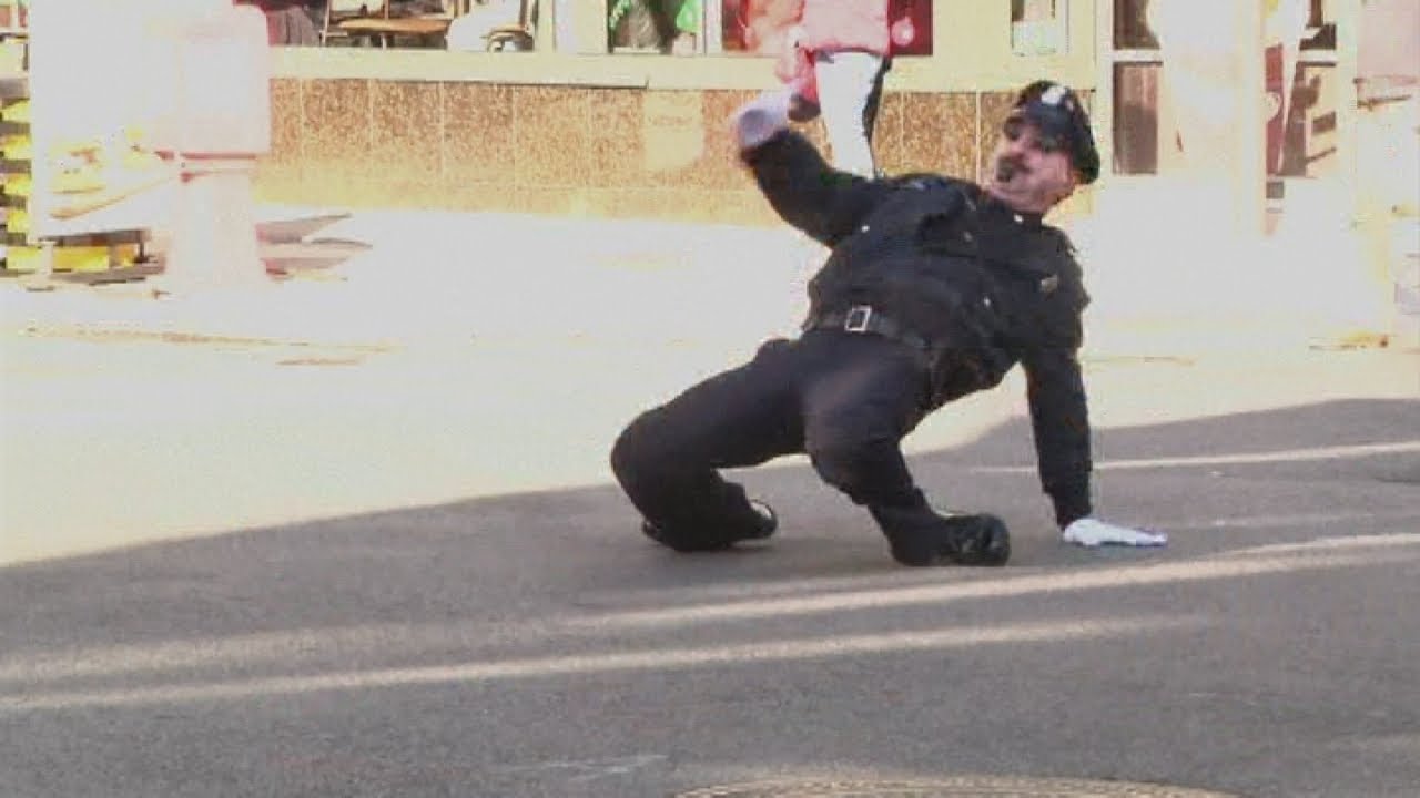 Dancing policeman: America's most entertaining traffic cop - YouTube