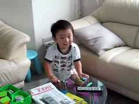 Dancing to NHK kids program 22 Aug 07 - YouTube