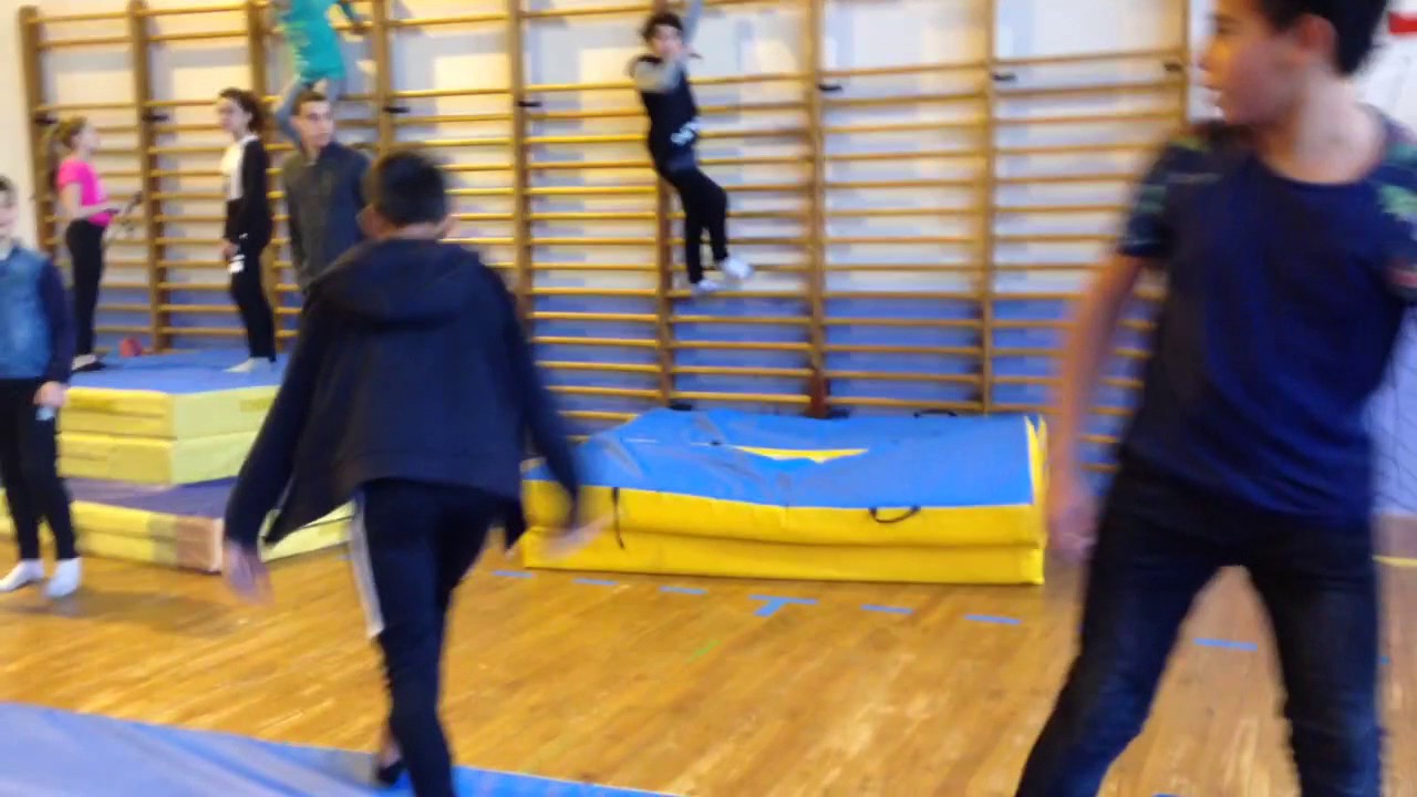 Entrainement PARKOUR au collège. - YouTube