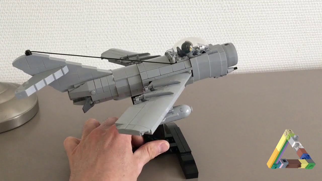 Mikoyan-Gourevitch MiG-15 LEGO - YouTube