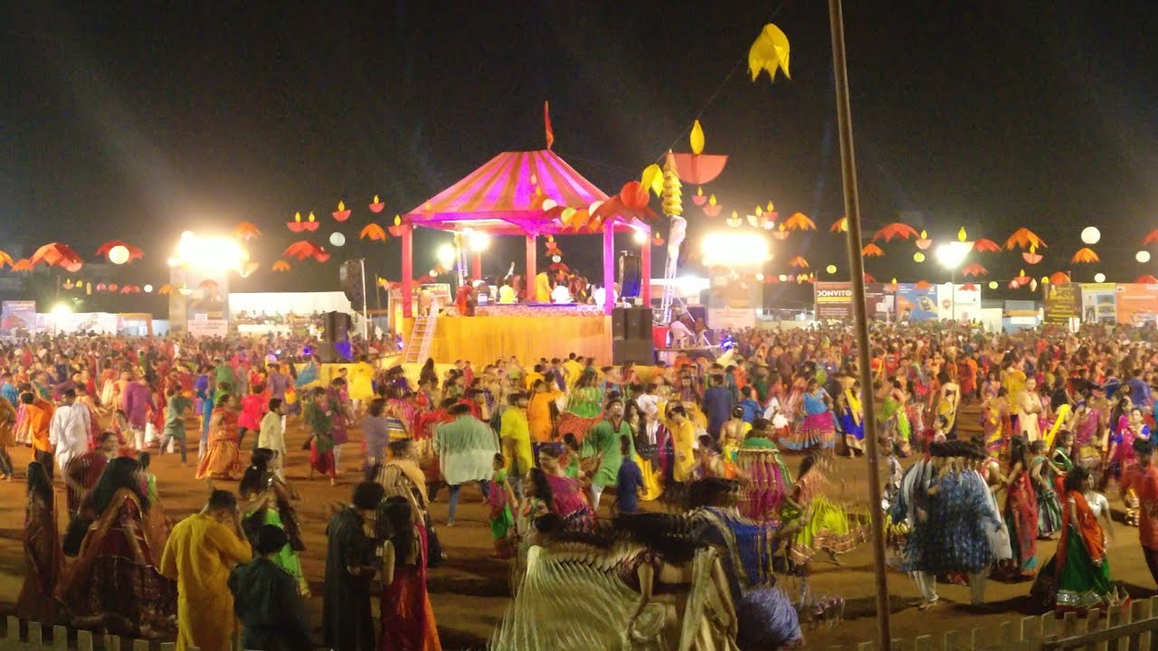 Wonderful GARBA Dance | Navratri | VADODARA | GUJARAT | BITA GARBA ...