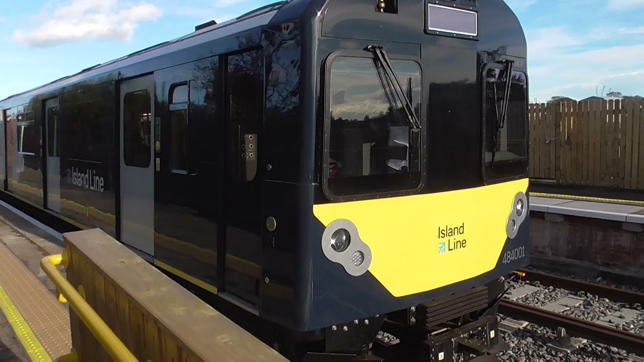 Island Line Class 484 001-484 004 Arrivals & Departure Brading for ...