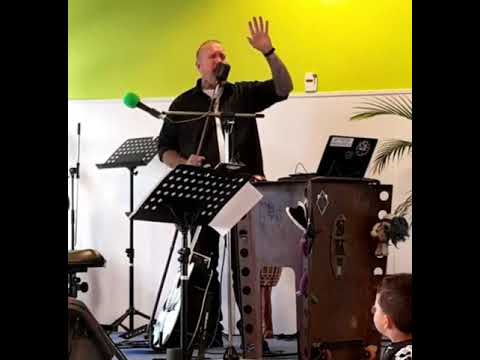 Andrew Witzke performing Cover of Vater in Giessen - YouTube