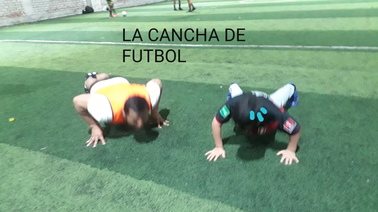 ! JUGAMOS VERDAD O RETO EN LA CACHA DE FUTBOL ! - YouTube