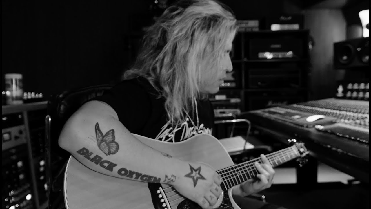 Black Oxygen - Last Ones Standing (Official Music Video) - YouTube