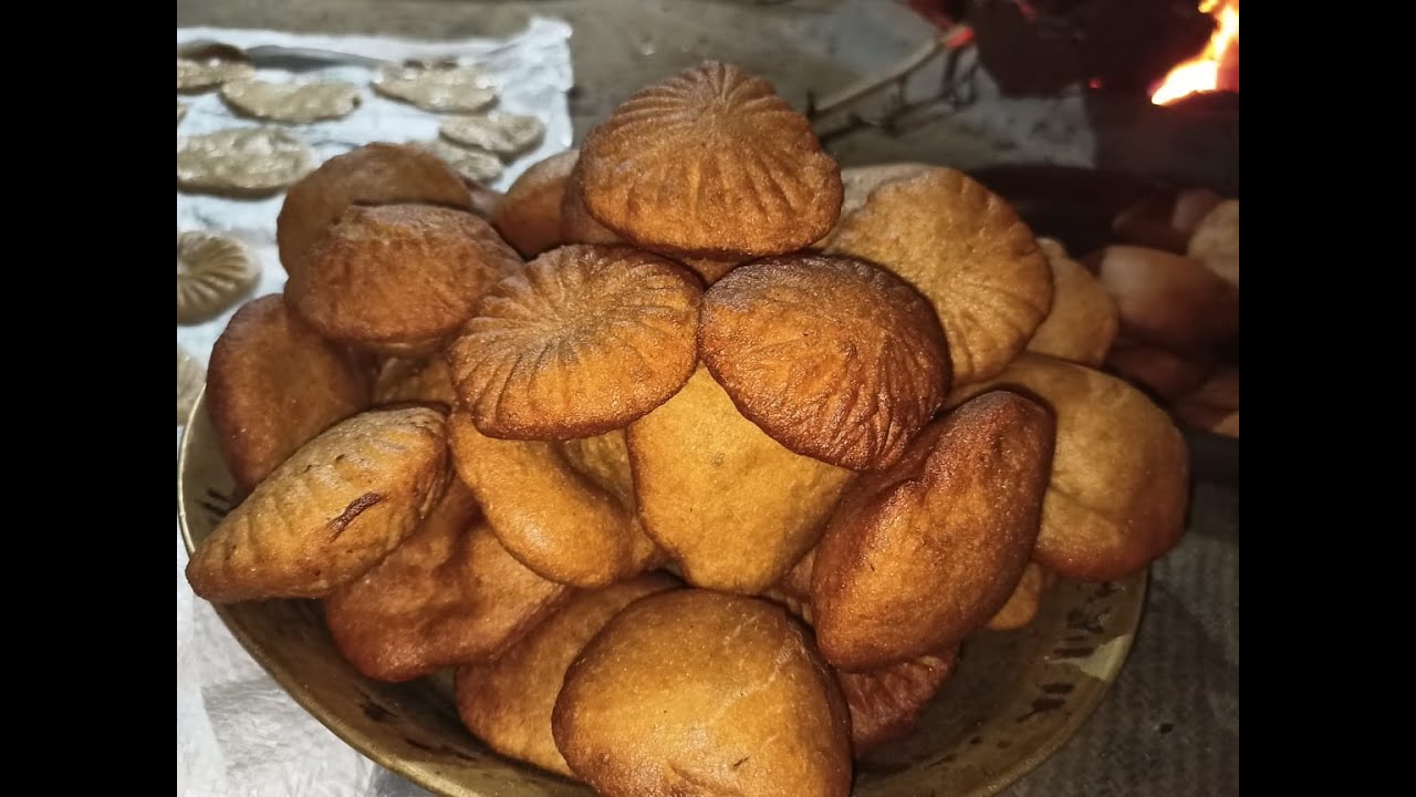 Himachali pakwan Babru making with traditional himachali songs - YouTube