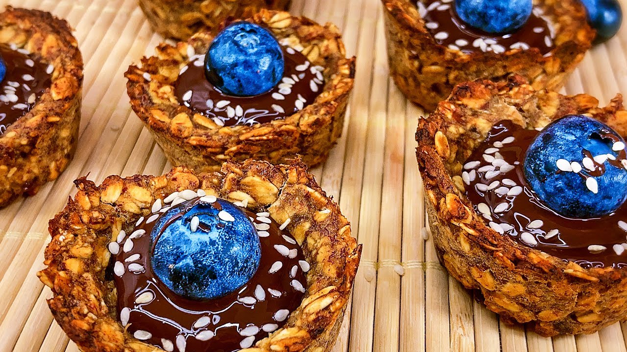 Healthy and Delicious Oatmeal Cupcakes with Chocolate and Blueberries ...
