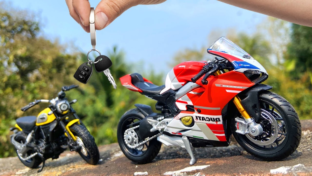 Live Stream 🔴 Ducati Panigale V4 S Corse Ducati Scrambler Icon Scale 1: ...