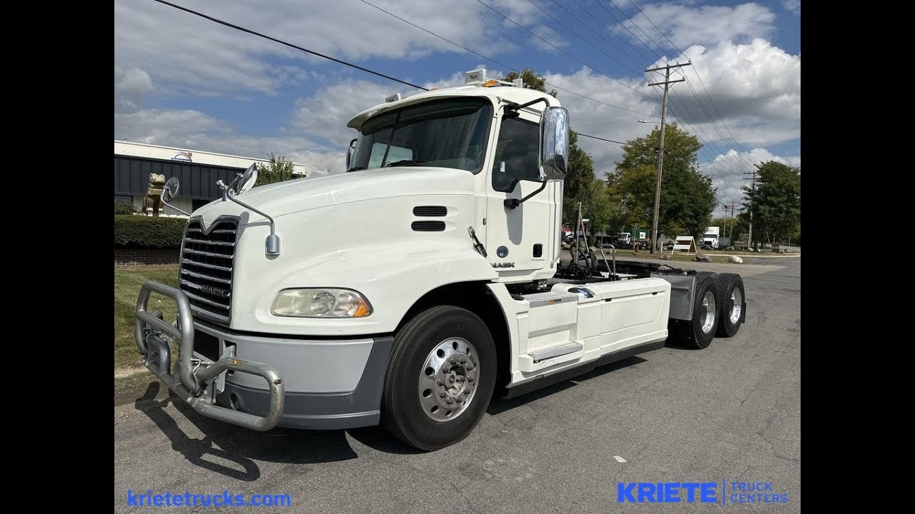 2016 MACK CXU613 - White (MAC53239U) - YouTube