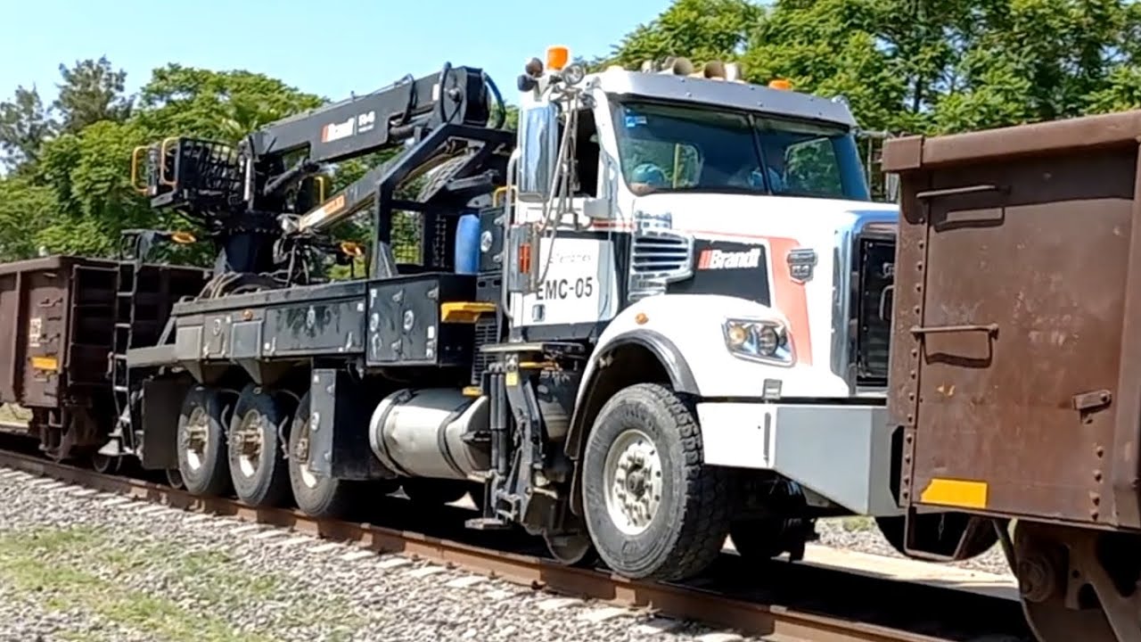 Impresionante el Poderío de Este Ferromex Hi-Rail Truck Freightliner ...
