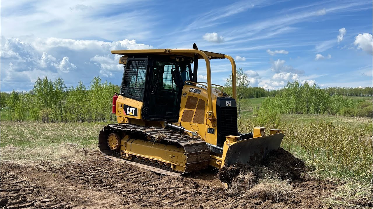 How to Operate a CAT D5 Dozer. Tutorial & Operation - YouTube