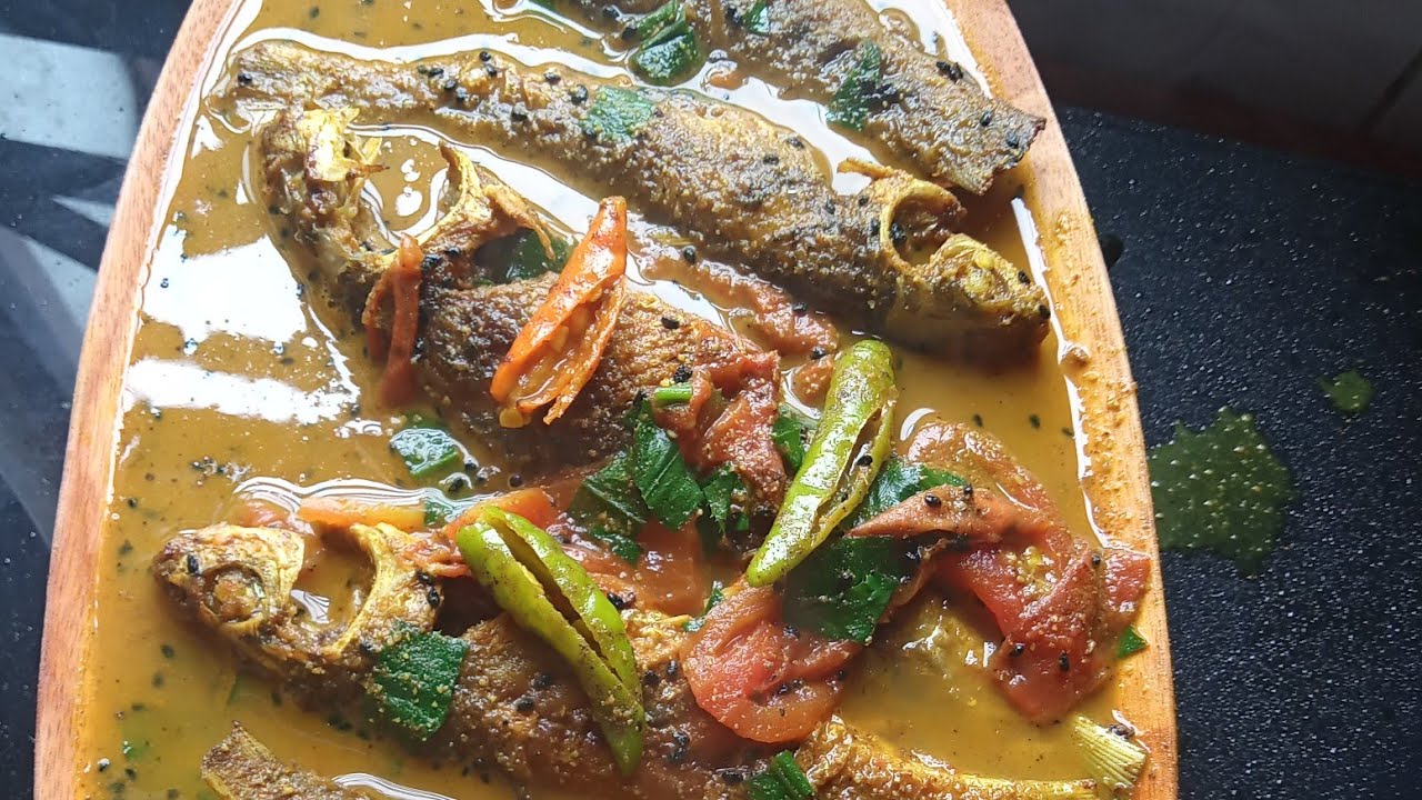 small fish curry recipe choto maser jaal Bengali dish - YouTube