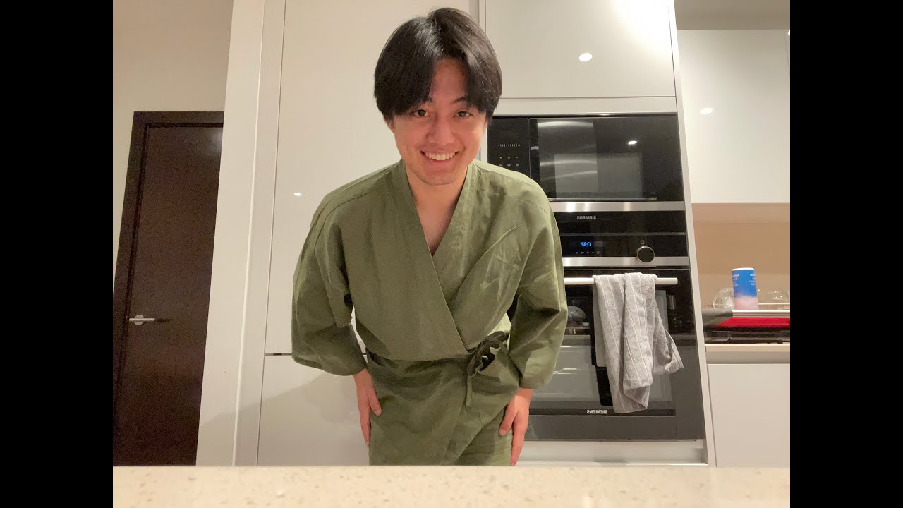 Matcha Samurai making matcha in matcha colour kimono thingy. - YouTube