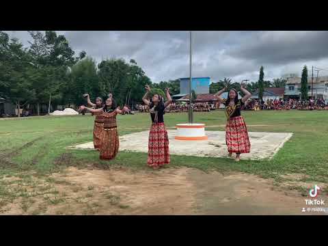 Tari Dayak SMPN 01 Sungai Melayu Rayak #SMR - YouTube