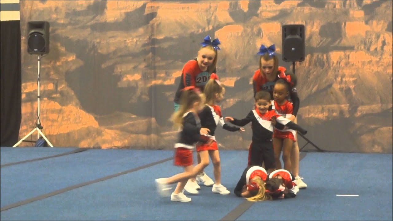 Tiny team cheer competition - YouTube