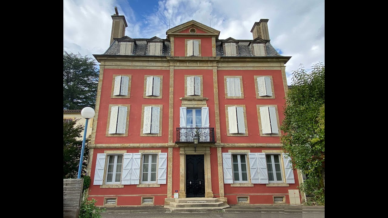 A Splendid Bedroom Manor House in Vibrant Riverside market town | For ...