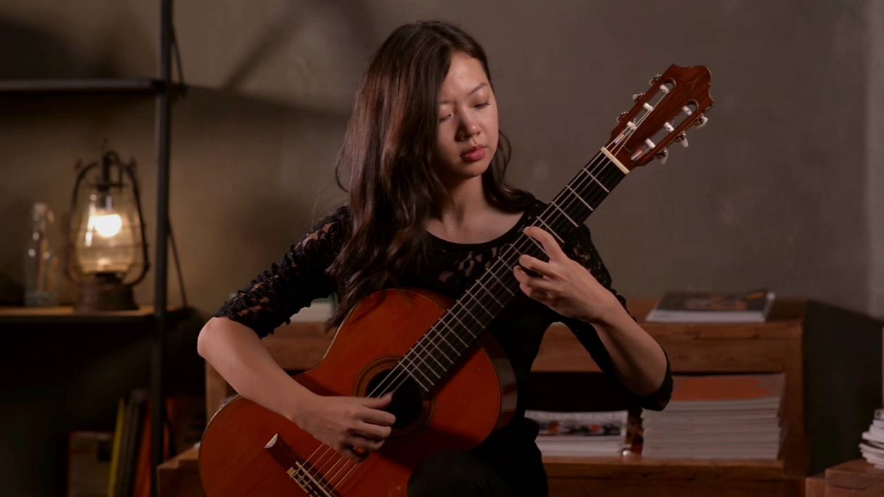 孙绚绚演奏咖啡组曲之二你的香气（Tuo Aroma by S.Iannarelli，Xuanxuan Sun guitar) - YouTube