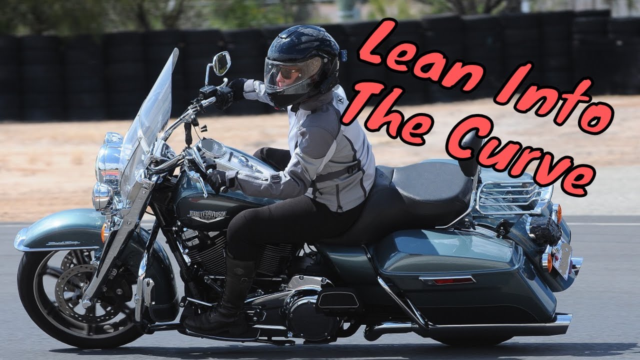 Lean Into The Curve | TrakDayz At Collie With GLOW - YouTube