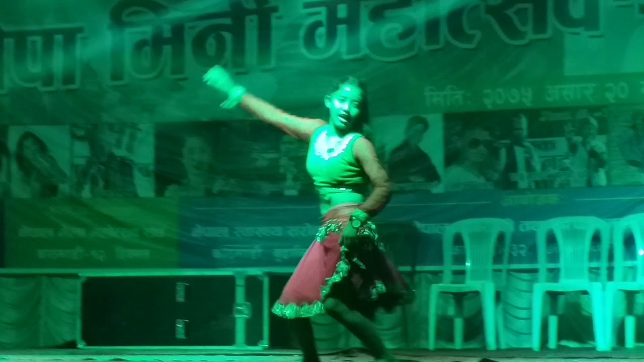 Chalak chalak Chalkay jhai Ghaila ko pani///Live dance by little girl ...
