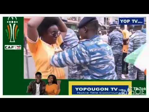 Tazama Mkaguzi anavo shika matiti hadharani wakati wa  kuingia uwanjani  huko IVORY COAST