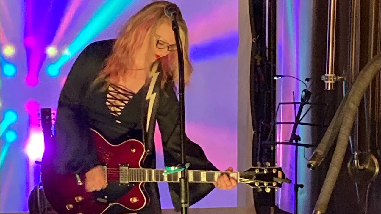 Hannah Stewart - Thistle Witch - YouTube