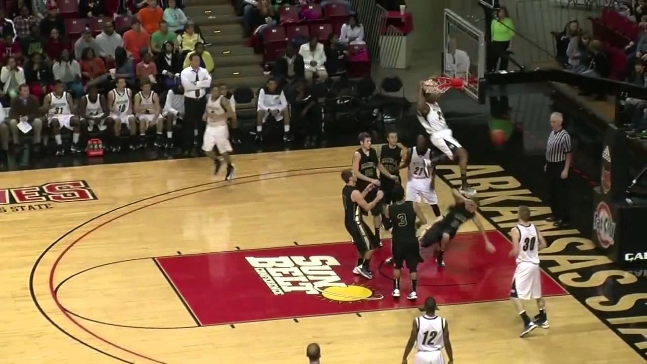 Victor Dukes Amazing Sky Dunk In Slow Motion - YouTube