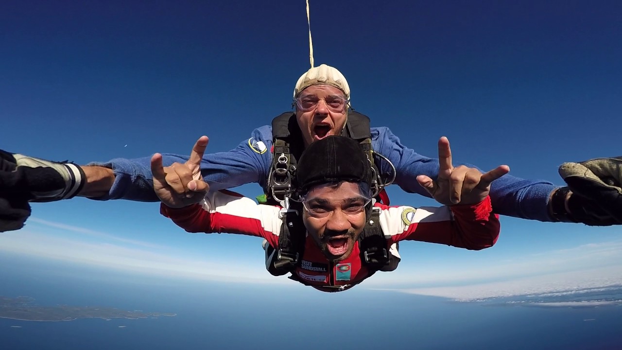My first tandem jump - YouTube