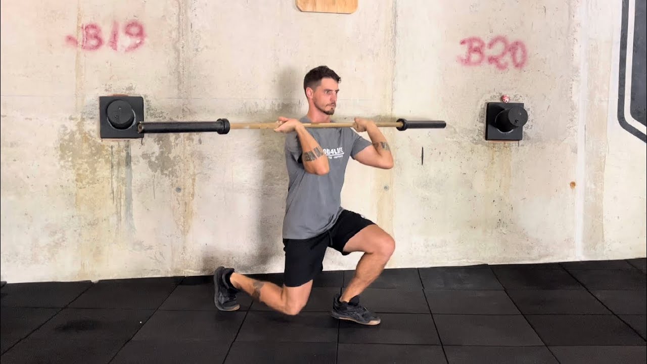 Barbell Front Rack Reverse Lunges - YouTube