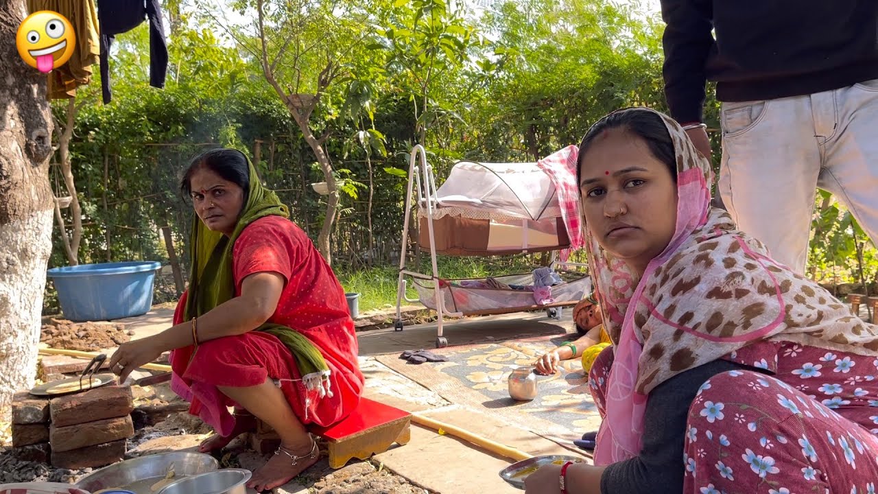 aaj khana ghar ke baahar bana 😀 | funny vlogs - YouTube