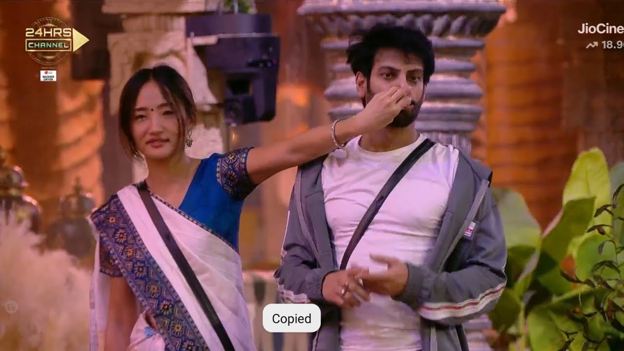 Chum Ne Pakde Karan K Lips Apne Hato se Kiya Moo Band Chumveer Ki Cute ...