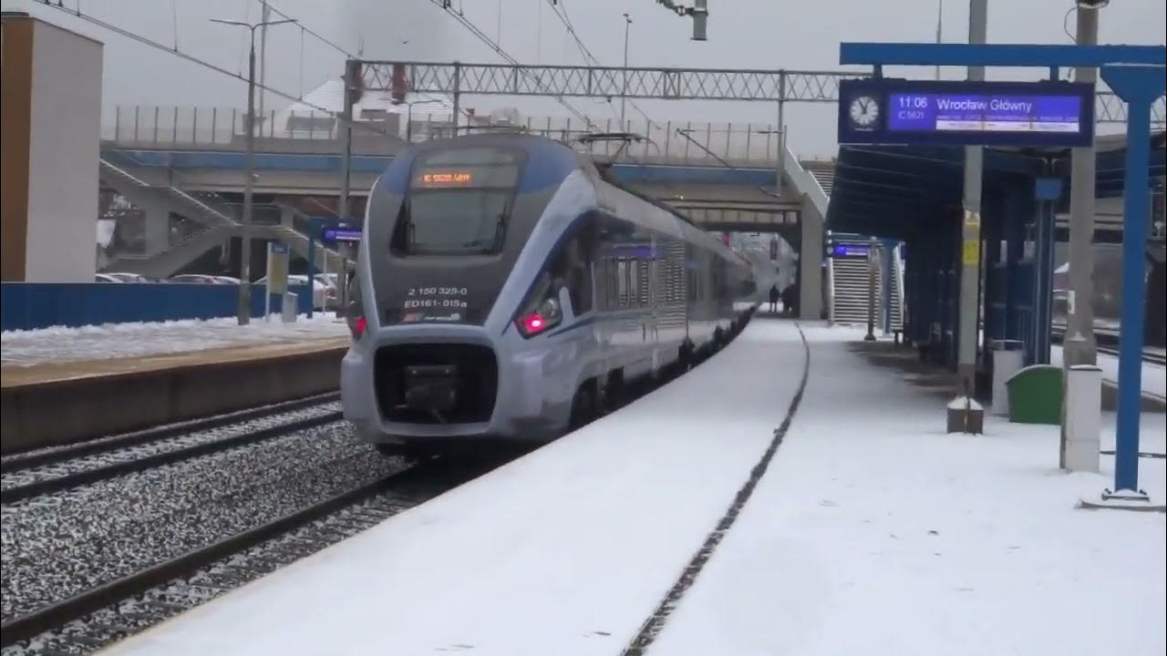 Zimowe pociągi na stacji Skierniewice w tym zielony byk ET22 980, byk CTL'u i nie tylko 3.12. ...