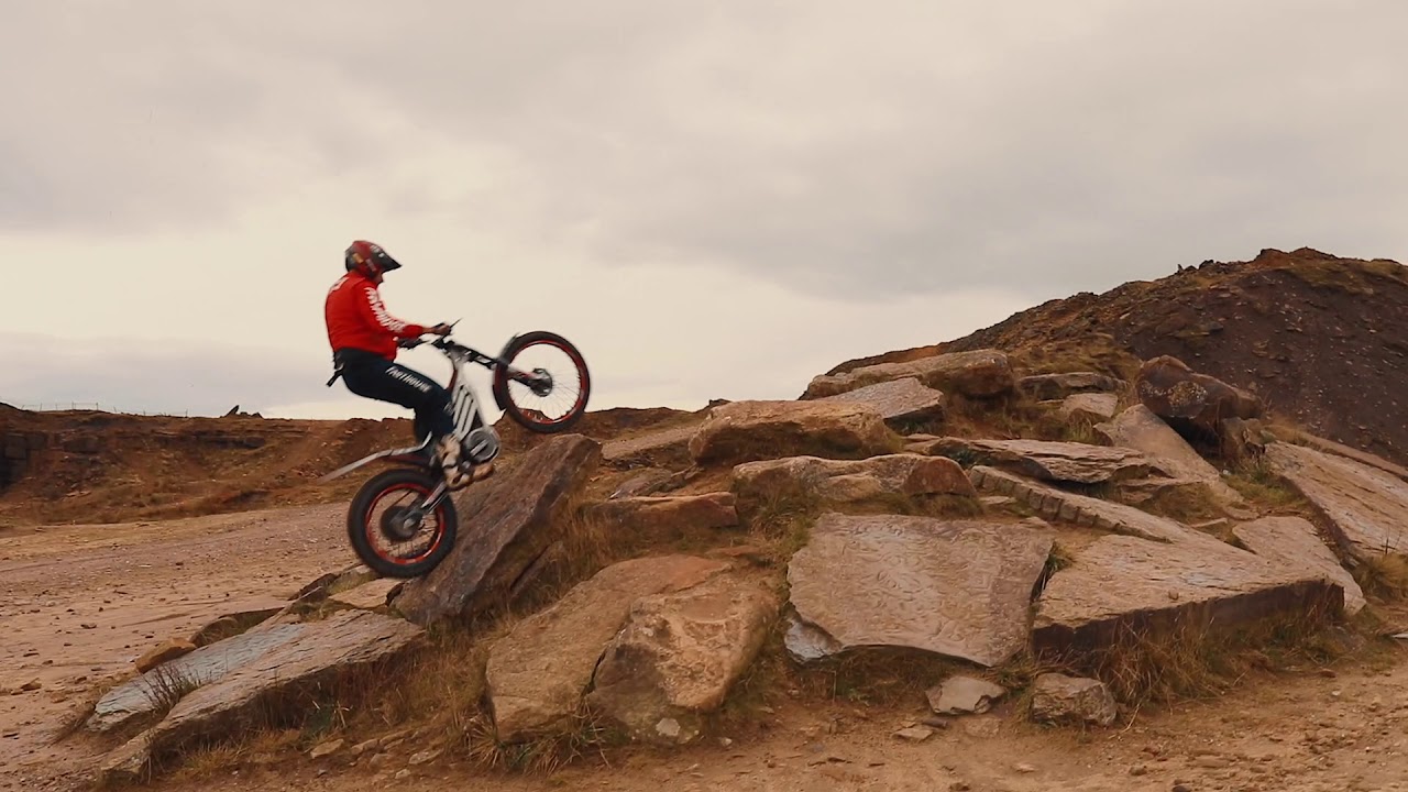 Electric Motion Epure with Inch Perfect Trials and Alexz Wigg - YouTube