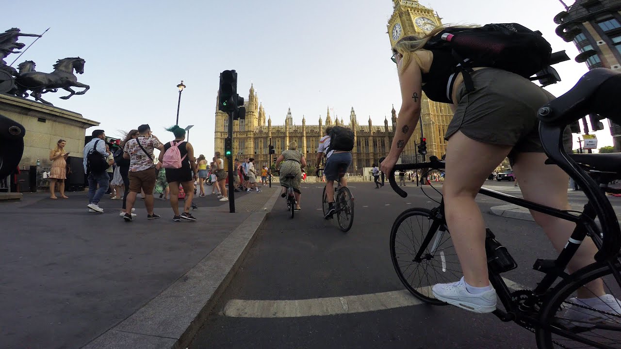 Hot commute: cycle commuting in London in the summer - YouTube