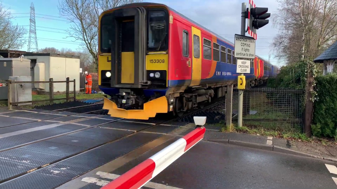 *Urgent Tone Alarm* Thorpe on the Hill Level Crossing (01/12/2019 ...