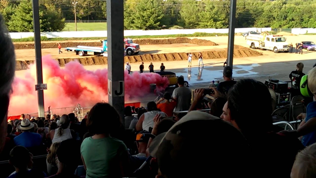 2014 Street Machine Burnout - YouTube