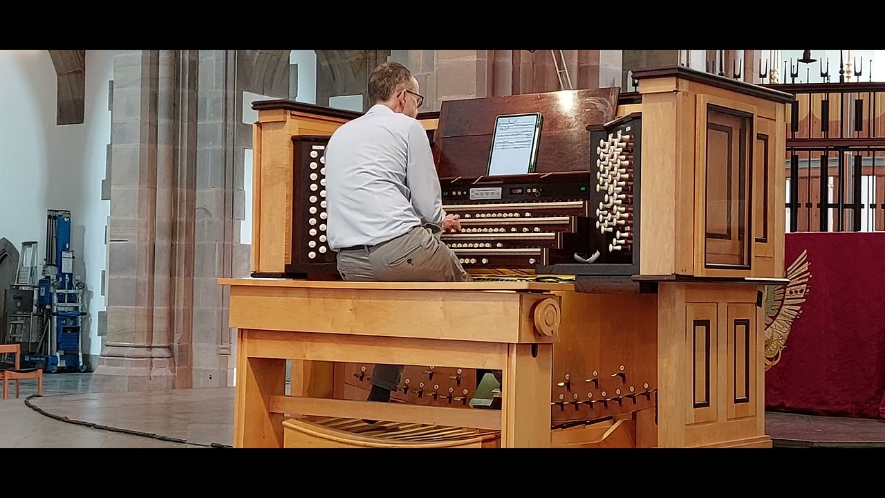 Nigel Spooner plays works by Couperin, and J S Bach, organ of Blackburn ...