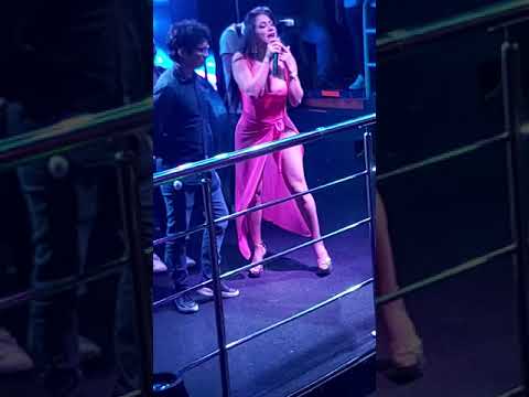 Fátima Segovia da besito a ganador de su show concurso en Chiclayo - VIDEO ORIGINAL 4K