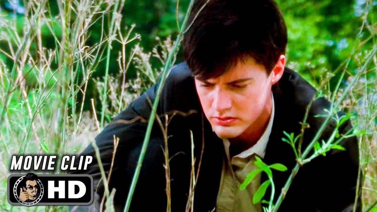 I Found An Ear Scene | BLUE VELVET (1986) Movie CLIP HD - YouTube