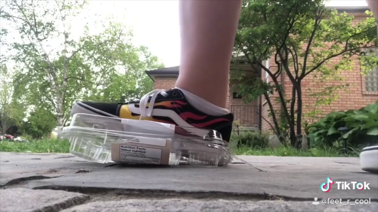 Asmr-foot crushing - YouTube