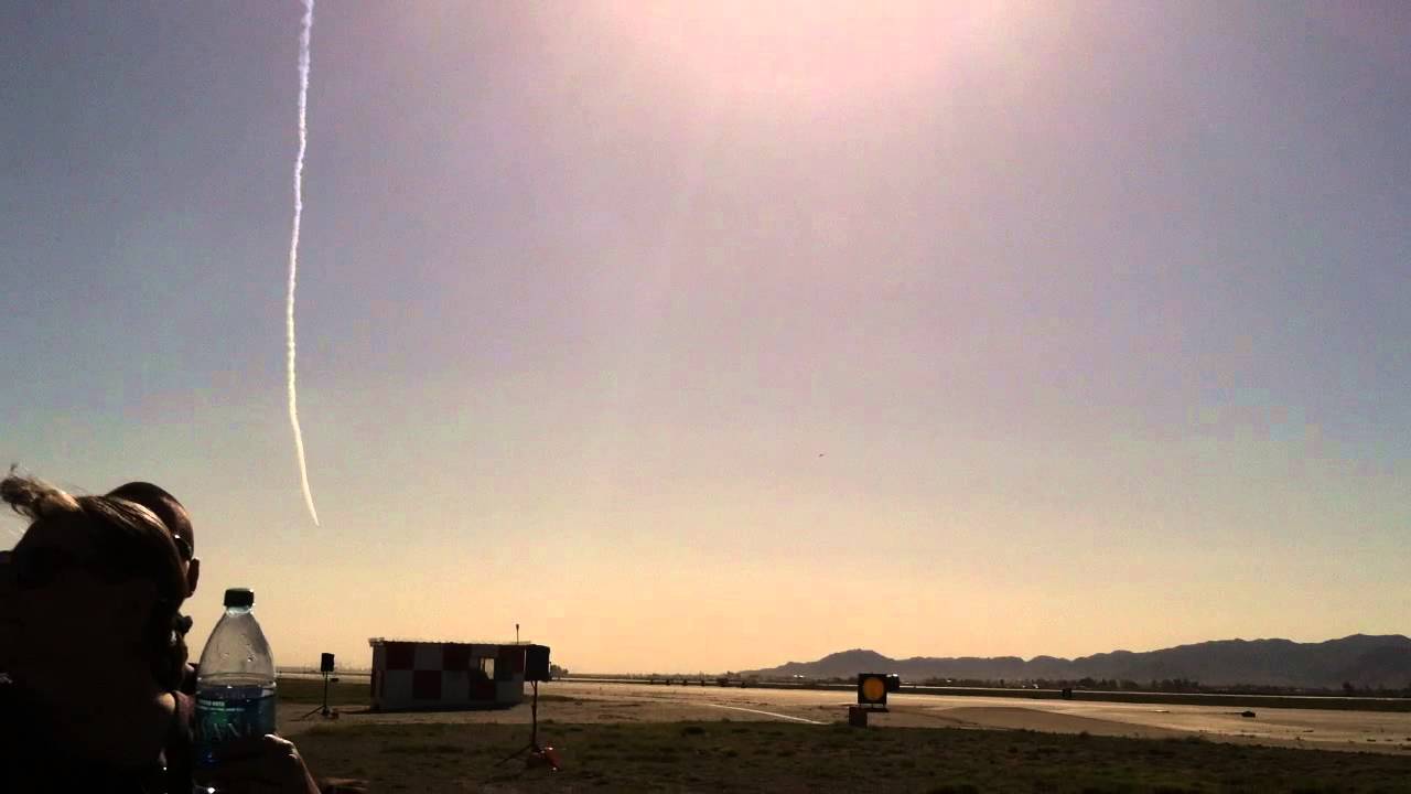 USAF Thunderbirds High Bomb Burst "God Bless America" - YouTube