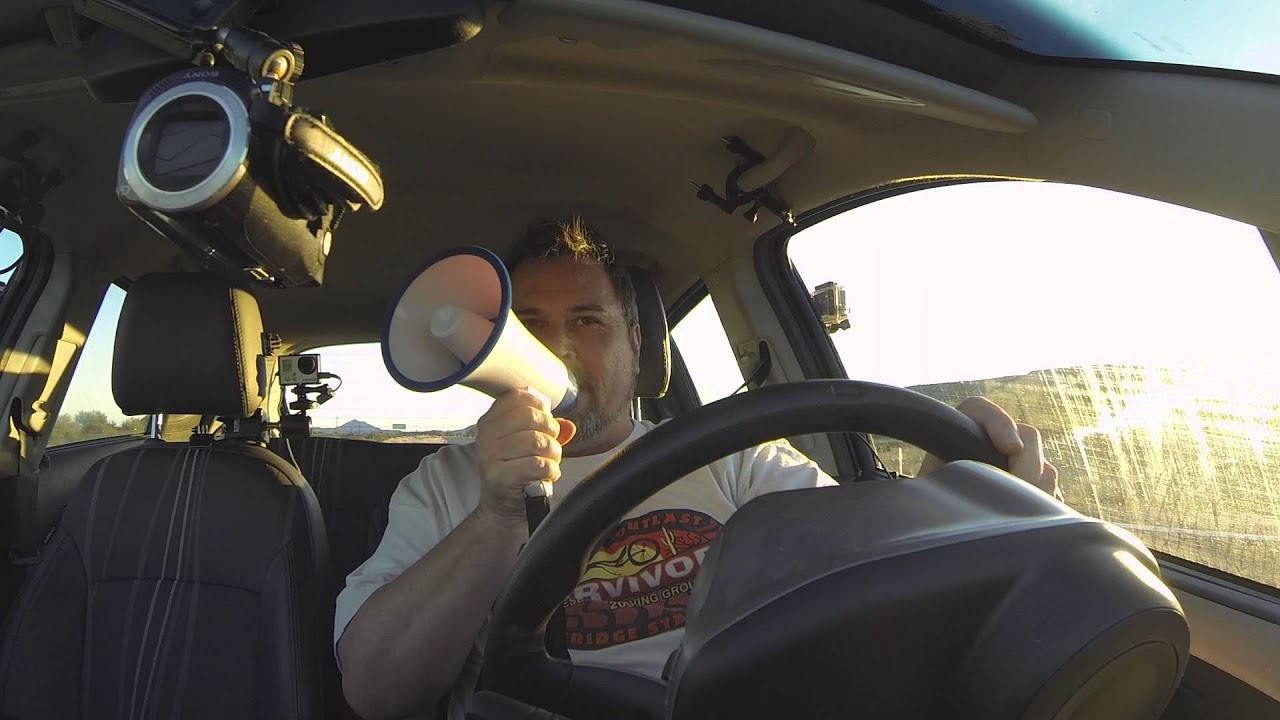 Robert Trudell takes his Christmas Bullhorn & Siren to the U.S. Border ...