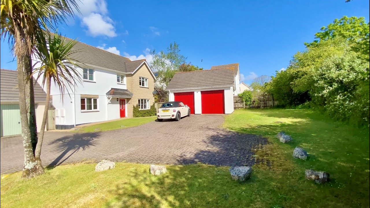 Video Tour - 73 Bosnoweth, Helston - YouTube