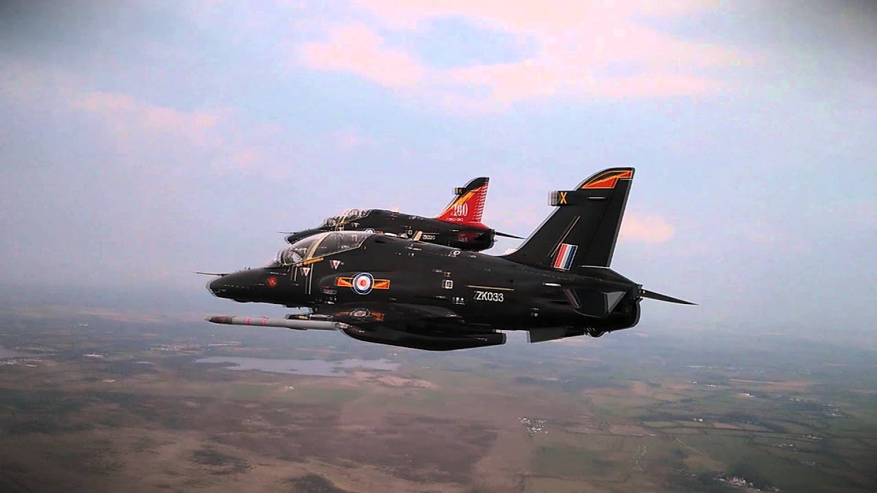 Hawk T2 Formation Recovery to RAF Valley. - YouTube