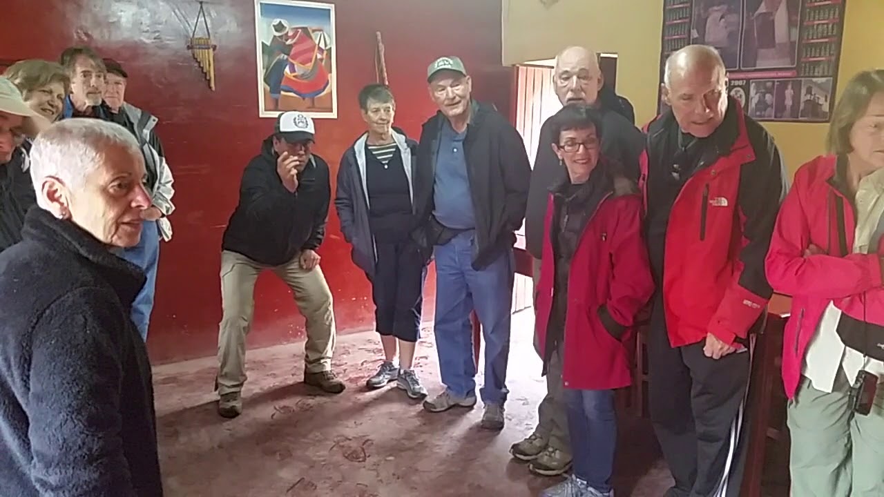 181020 Sapo - Coin Toss Frog Game of Peru - YouTube