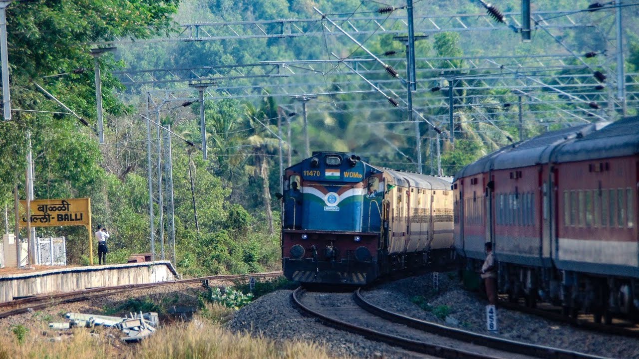 Konkan Railway ! Trains at Balli,Goa: Thiruvanthpuram Rajdhani,LTT ...
