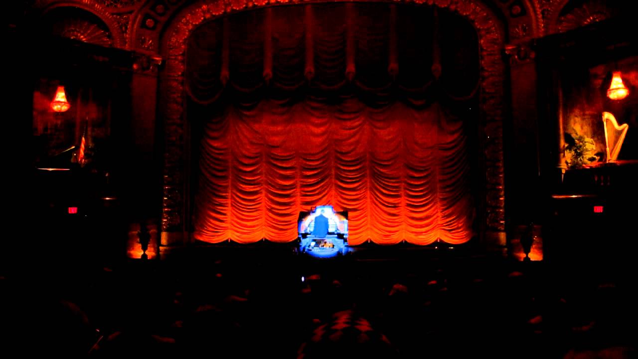 Bob Gulledge playing Take me out to the ball game @ The Byrd Theater ...