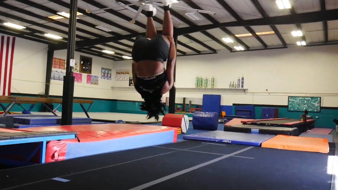 Layla Tumbling - Rd Off, Tuck! - YouTube